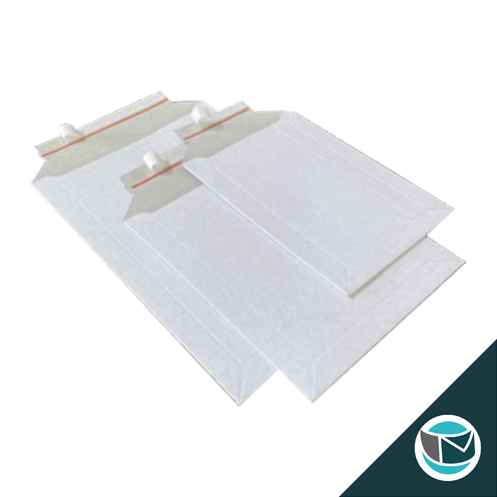 Witte kartonnen enveloppen van ONGESTREKEN 440gr EB4 – Enveloppenwereld.nl